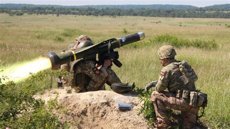 Військова допомога США Україні Байден на заводі Javelin попросив збільшити виробництво щоб