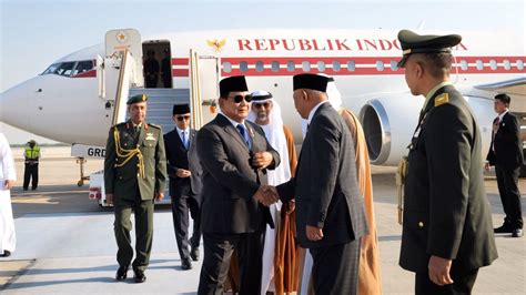 [FOTO] Usai Kunjungan ke London, Presiden Prabowo Tiba di Abu Dhabi