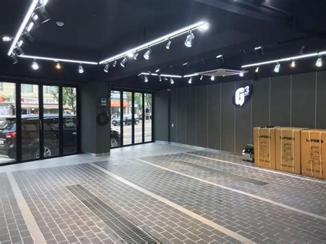 카센터 썬팅샵인테리어 세차장 타이어 자동차매장 사무실인테리어 디자인 공사 비용견적 플랫폼 Garage Design Garage Design Interior Car