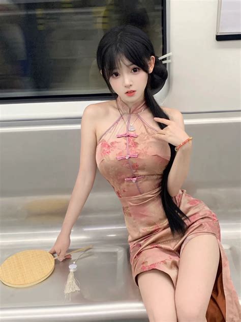 我们娃娃脸穿旗袍也是很好看的！！