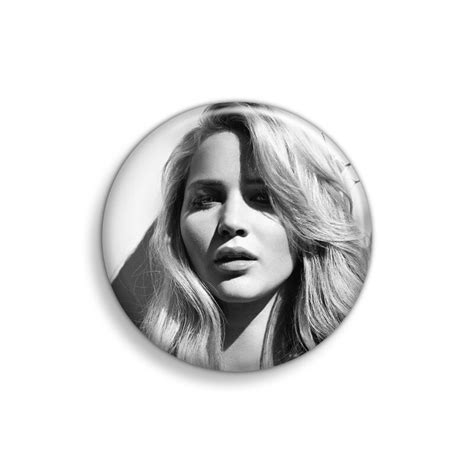 خرید و قیمت پیکسل ابیگل مدل جنیفر لاورنس کد 06 از غرفه ویونج