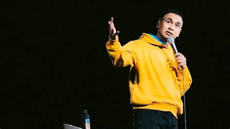 Biodata Raditya Dika Seleb Muda Dengan Segudang Talenta