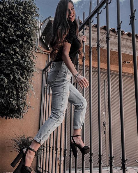 Montserrat Curiss Feet