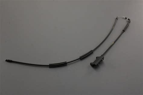 Land Rover Discovery 5 2017 On Bonnet Release Cable Lr121817