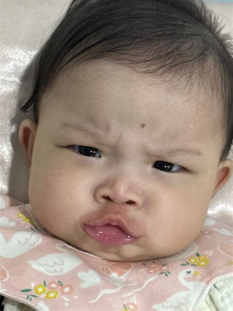 Travel ဒါက ရာ့ ဘဲရုပ်လိုထော်ပြတာ 😅😂🤣 Facebook