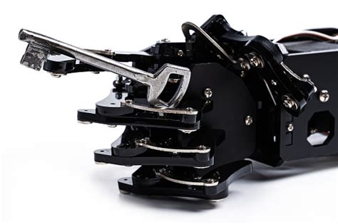 실제 로봇 손과 빈티지 열쇠 Ai에 의한 암호화 및 데이터 보안의 개념 0명에 대한 스톡 사진 및 기타 이미지 0명 가상현실 개념 Istock