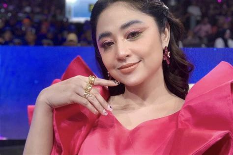 Nangis Kejer Di Kantor Polisi Ini Foto Tampang Ibu Ibu Fans Leslar
