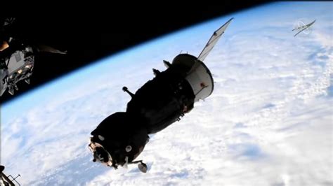 Crippled Russia Soyuz Spacecraft Returns to Earth | Extremetech