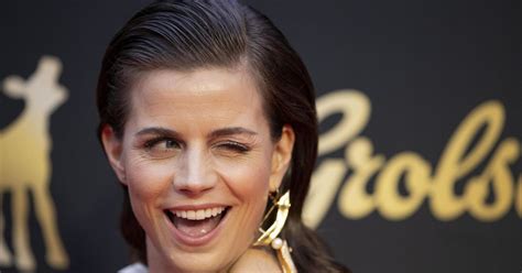 Netflix Schrapt Serie Met Elise Schaap En Anna Drijver Tv Telegraafnl