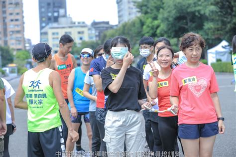 【人物專訪】成為視障跑者的雙眼，一起陪伴一起感動，視障陪跑員－豆爸豆媽 文章 運動筆記