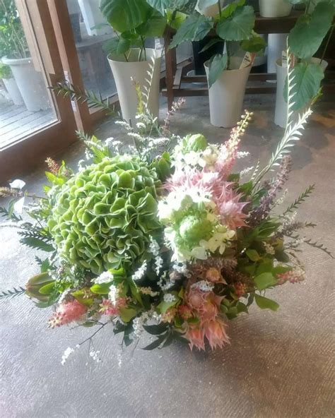 自宅のリビングに飾る花 大阪の花屋結いはなの植物についてギャラリーにてお知らせしております