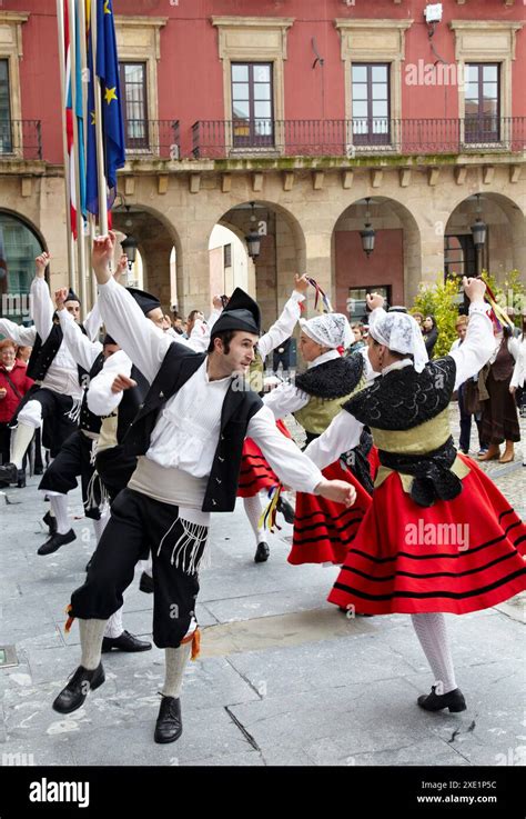 Folk Dance Asturian Folklore Plaza Mayor Gijon Asturias Spain Stock