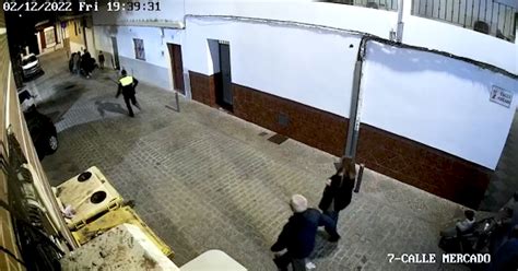 Dos Policías Locales De Salvan La Vida A Una Niña Que Sufría Una Parada