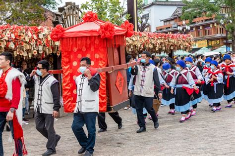 “五一”假期首日：丽江古城旅游接待安全有序，民俗活动为节日添彩澎湃号·政务澎湃新闻 The Paper