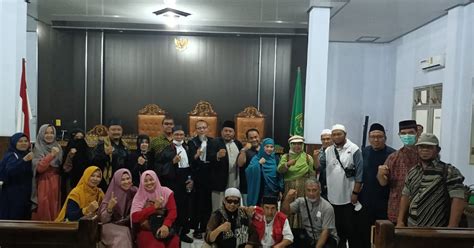 Api Jabar Ustadz Alfian Tanjung Dkk Kawal Persidangan Bunda Merry Di Pn Kotabumi Lampung