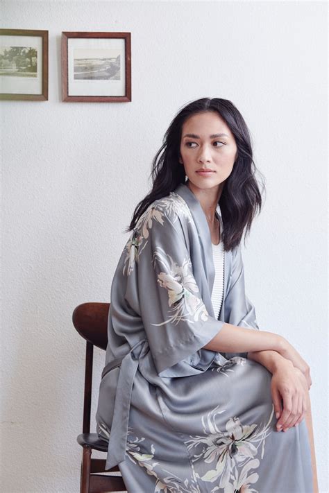 Create A Symbolic Wedding Outfit With A Bridal Kimono Robe