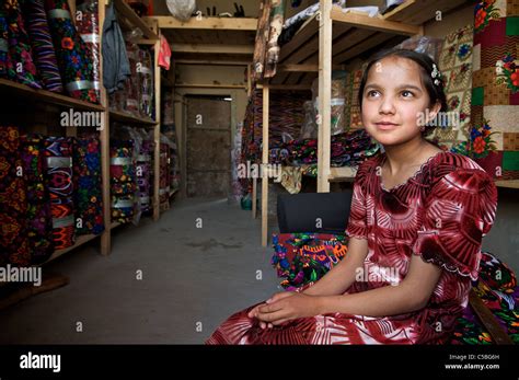Fille Ouzbek Banque De Photographies Et Dimages à Haute Résolution Alamy