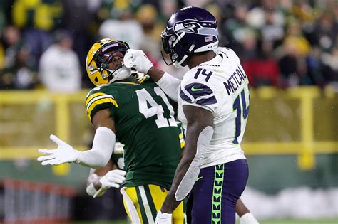 Dk Metcalf Tried Sneaking Back Into Seahawks Game After Ejection
