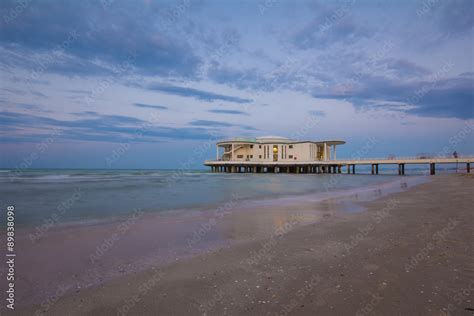 Famosa Rotonda A Mare Nella Spiaggia Di Velluto Di Senigallia Stock