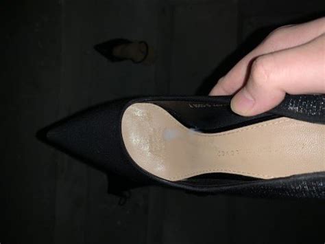 飞哥爱扫楼 on Twitter 这户女主的高跟估计是经常被同号偷走还专门打印的纸贴在墙上不过在这提醒一下大家最好玩一下就好了不要把