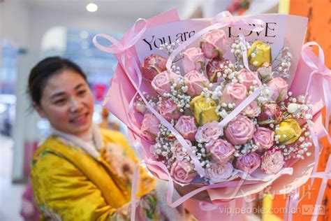 安徽淮北非遗馒头玫瑰俏迎三八妇女节 人民图片网
