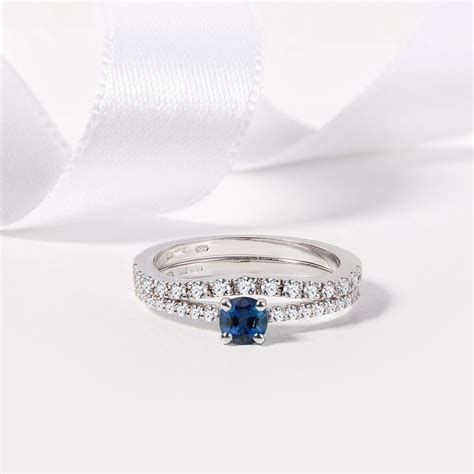 Fine Gold Ring With Diamonds And Sapphire Klenota