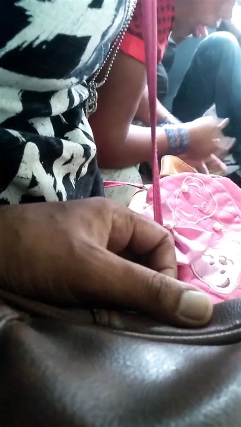 おっぱいに触れる電車 Xhamster