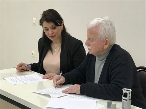 სკოლის მოსწავლეები სტუმრად აკადემიაში