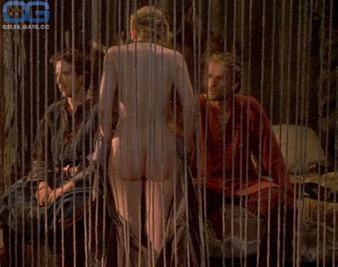 Samantha Mathis Nude Pictures Onlyfans Leaks Playboy Photos Sex Scene Uncensored