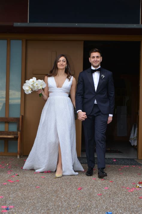 Alex Perry Preowned Wedding Dress Save 76 Stillwhite