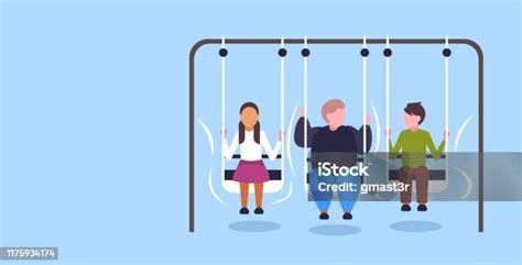 뚱뚱한 뚱뚱한 남자 스윙 와 친구 비만 개념 과체중 남자 앉아 에 스윙 데 재미 플랫 전체 길이 수평 가공의 인물에 대한 스톡