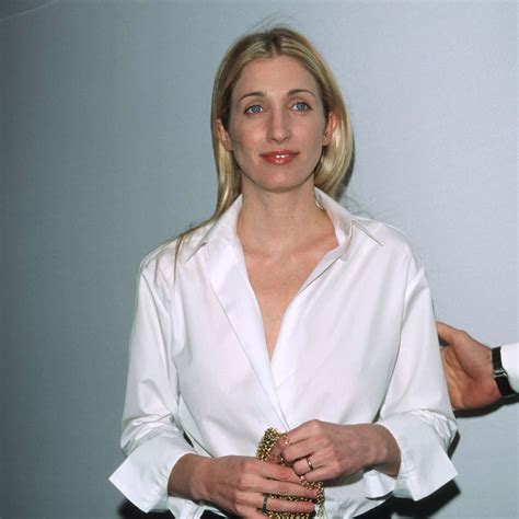 Carolyn Bessette Kennedys Wedding Dress Designer 7 Key Facts