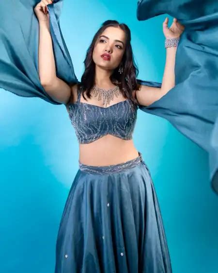 Siri Hanmanth Top 20 Hot Pics And Photo