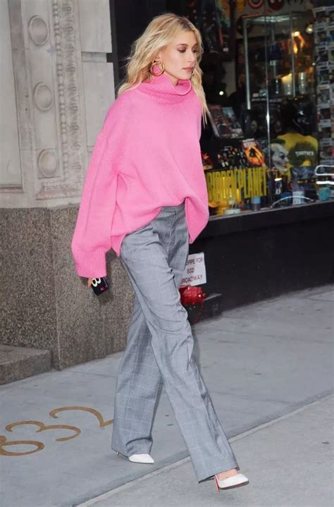 Several Ways To Wear Straight Trousers You Can Easily Have Long Legs