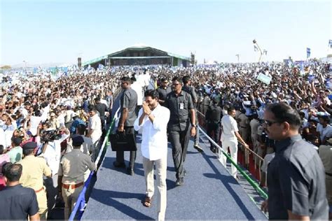 Jagan Asks Ysrcp Cadres To Go For Clean Sweep Thebetterandhra