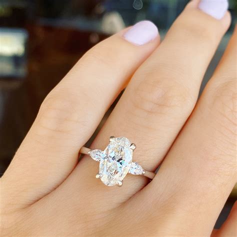 Oval Engagement Rings