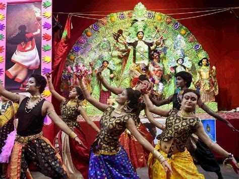 In Pics Durga Puja Celebrations Begin In Kolkata As People Throng