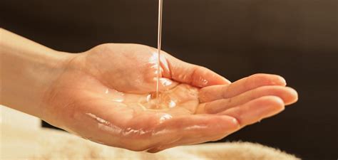 Abhyanga Oil Massage Therapy Meaning Types Benefits Happiest Health