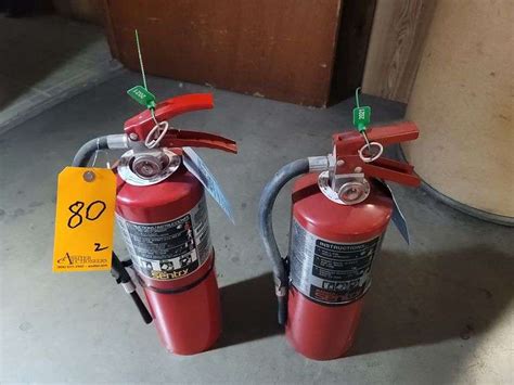 Model Aa10s And Sy 1014 Ansul Sentry Fire Extinguisher Assiter Auctioneers
