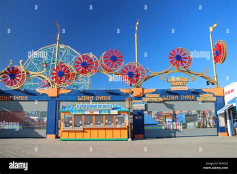 Luna Park Coney Island Beach Resort Brooklyn Stock Photo Alamy