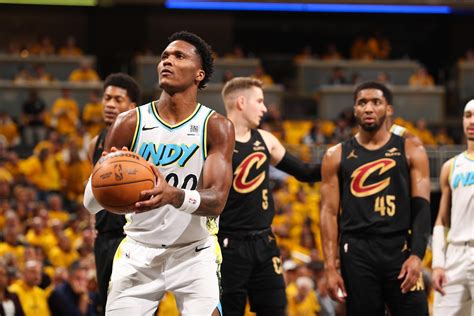 Pacers Bennedict Mathurin Ejected For Hitting Cavs Deandre Hunter In