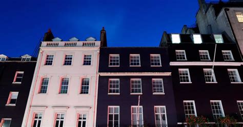 Londons Most Haunted Buildings From Dont Touch Me Deaths To Dead