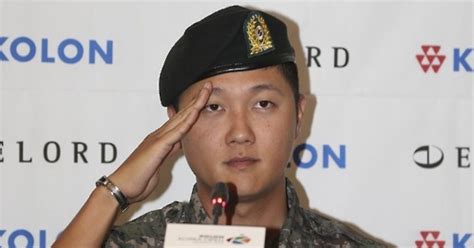 경례하는 허인회