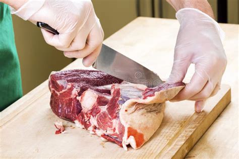 Separaci N De Una Carne Cruda Del Cordero Con La Costilla Foto De