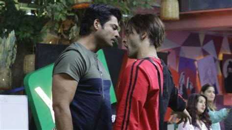 Bigg Boss 13 Written Update Sidharth Shukla Asim Riazs Fight Turns