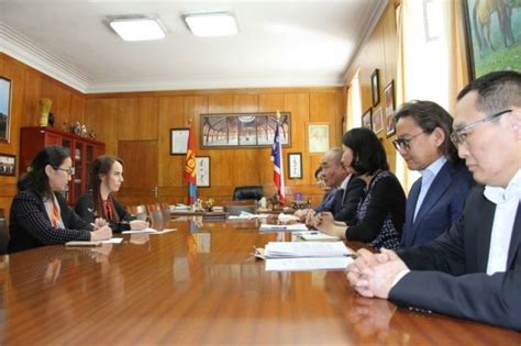 Төр нийгмийн нэрт зүтгэлтэн Г Батхүү агсны ар гэр болон АН ын төлөөлөл ОУПХ ны төлөөлөгчидтэй