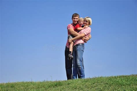 Familia Joven Imagen De Archivo Imagen De Madre Grupo 10917553