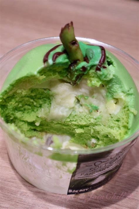 เค้กมะพร้าวไส้แตก ร้าน เบเกอร์รี่ มายด์ คาเฟ่ Bakery Mind Cafe