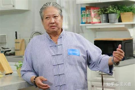 洪金宝70岁生日，儿孙三代同框，爷孙穿同款温馨有爱 知乎