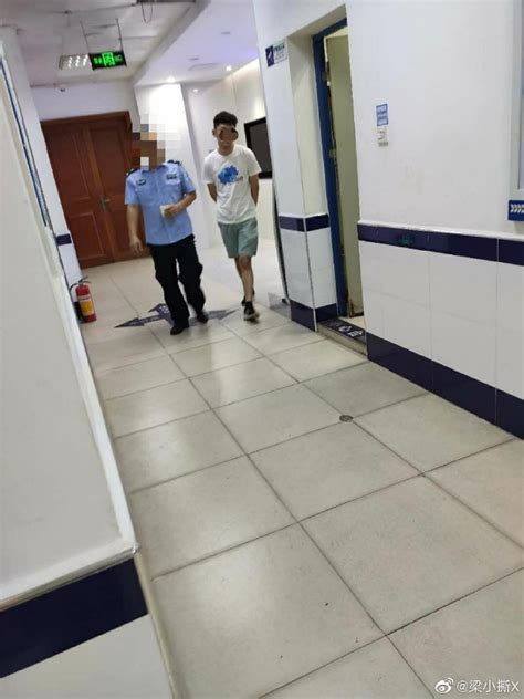 自如女租客称洗澡时男租客多次闯入并逗留，深圳公安介入调查直击现场澎湃新闻 The Paper